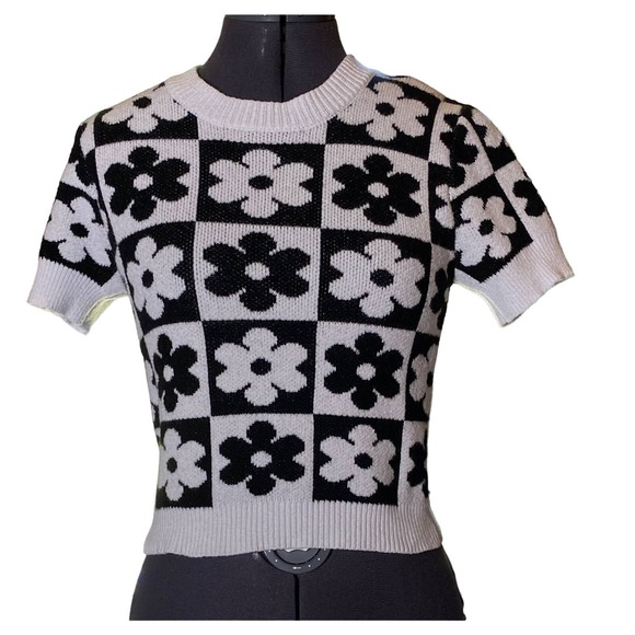 RSQ | Shirts & Tops | Rsq Viscose Blend Black White Flowers Crop Junior ...